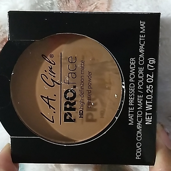 L.A Girl | Makeup | La Girl Pro Face Matte Presses Powder | Poshmark